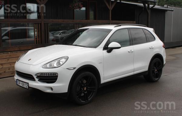 White Porsche Cayenne 2012 in Riga, with an engine capacity of 3.00 L and mileage of 0 thousand km for 14700 €, photo 2 on AUTOMOTO.COM.LV