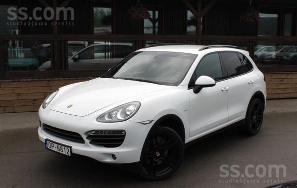 White Porsche Cayenne 2012 in Riga, with an engine capacity of 3.00 L and mileage of 0 thousand km for 14700 €, photo 4 on AUTOMOTO.COM.LV