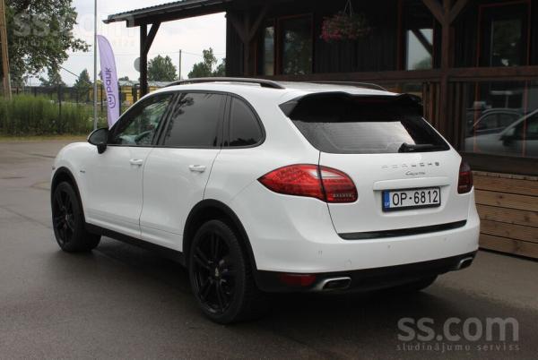 White Porsche Cayenne 2012 in Riga, with an engine capacity of 3.00 L and mileage of 0 thousand km for 14700 €, photo 8 on AUTOMOTO.COM.LV