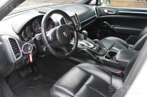 Balts Porsche Cayenne 2012 Rīga, ar dzinēja tilpumu 3.00 L un nobraukumu 0 tūkst. km par 14700 €, foto 13 vietnē AUTOMOTO.COM.LV