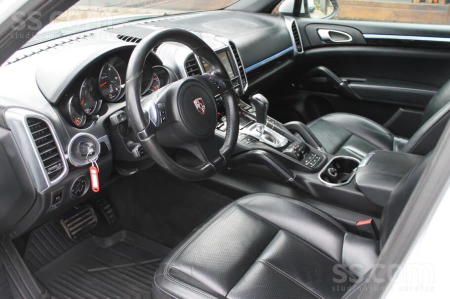 Balts Porsche Cayenne 2012 Rīga, ar dzinēja tilpumu 3.00 L un nobraukumu 0 tūkst. km par 14700 €, foto 13 vietnē AUTOMOTO.COM.LV