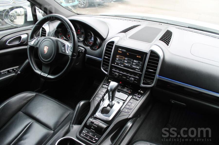 Balts Porsche Cayenne 2012 Rīga, ar dzinēja tilpumu 3.00 L un nobraukumu 0 tūkst. km par 14700 €, foto 18 vietnē AUTOMOTO.COM.LV
