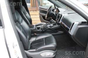 Balts Porsche Cayenne 2012 Rīga, ar dzinēja tilpumu 3.00 L un nobraukumu 0 tūkst. km par 14700 €, foto 21 vietnē AUTOMOTO.COM.LV