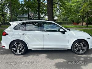 White Porsche Cayenne 2012 in Tartu, with an engine capacity of 4.80 L and mileage of 208 thousand km for 20500 €, photo 3 on AUTOMOTO.COM.LV