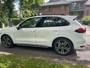 White Porsche Cayenne 2012 in Tartu, with an engine capacity of 4.80 L and mileage of 208 thousand km for 20500 €, photo 5 on AUTOMOTO.COM.LV