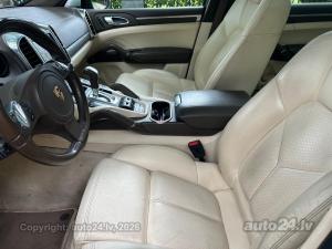 White Porsche Cayenne 2012 in Tartu, with an engine capacity of 4.80 L and mileage of 208 thousand km for 20500 €, photo 8 on AUTOMOTO.COM.LV