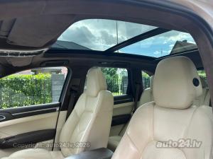White Porsche Cayenne 2012 in Tartu, with an engine capacity of 4.80 L and mileage of 208 thousand km for 20500 €, photo 10 on AUTOMOTO.COM.LV