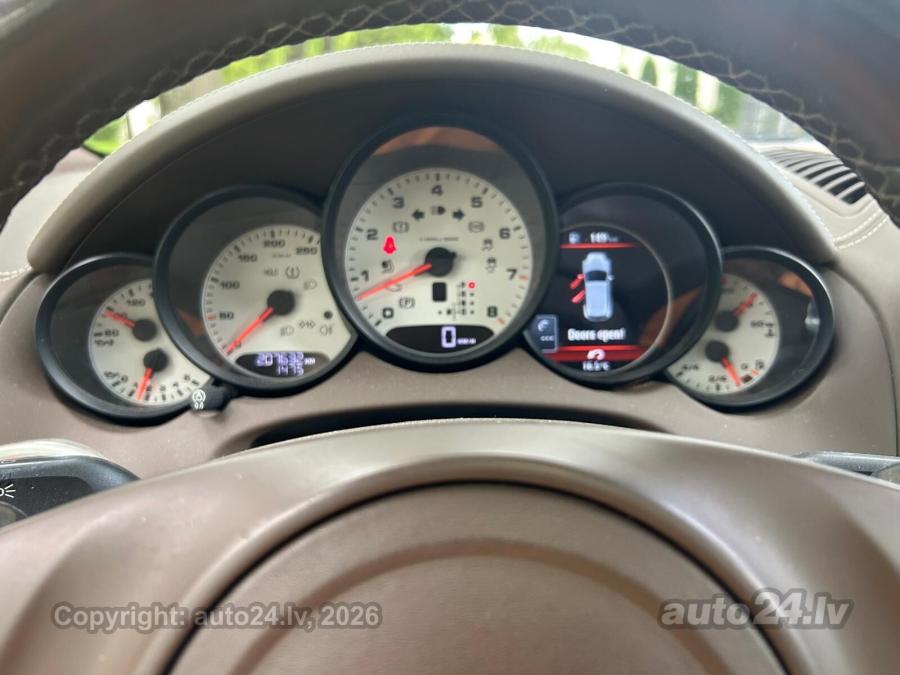 White Porsche Cayenne 2012 in Tartu, with an engine capacity of 4.80 L and mileage of 208 thousand km for 20500 €, photo 12 on AUTOMOTO.COM.LV
