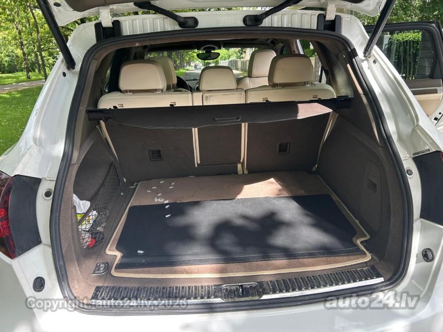 White Porsche Cayenne 2012 in Tartu, with an engine capacity of 4.80 L and mileage of 208 thousand km for 20500 €, photo 15 on AUTOMOTO.COM.LV