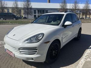 White Porsche Cayenne 2012 in Anyksciai, with an engine capacity of 3.00 L and mileage of 252 thousand km for 8800 €, photo 4 on AUTOMOTO.COM.LV