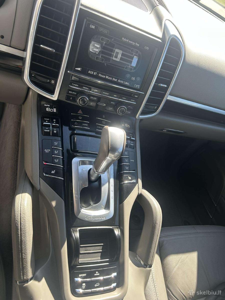 White Porsche Cayenne 2012 in Anyksciai, with an engine capacity of 3.00 L and mileage of 252 thousand km for 8800 €, photo 9 on AUTOMOTO.COM.LV