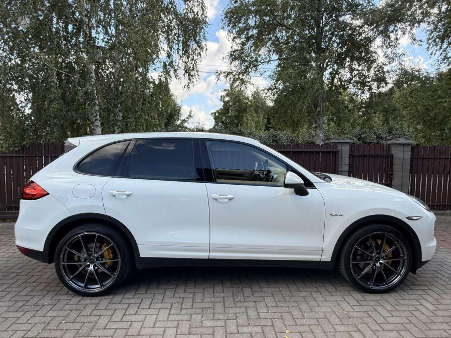 Balts Porsche Cayenne 2012 Palanga, ar dzinēja tilpumu 3.00 L un nobraukumu 80 tūkst. km par 16500 €, foto 3 vietnē AUTOMOTO.COM.LV