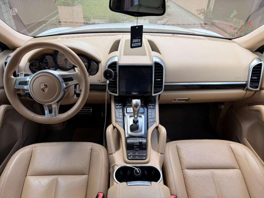 Balts Porsche Cayenne 2012 Palanga, ar dzinēja tilpumu 3.00 L un nobraukumu 80 tūkst. km par 16500 €, foto 5 vietnē AUTOMOTO.COM.LV