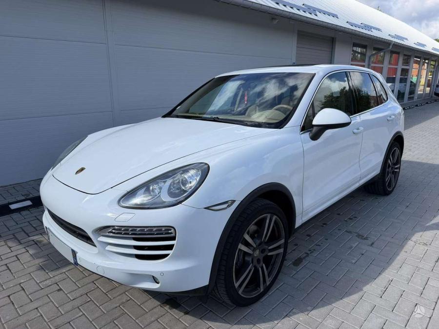 Balts Porsche Cayenne 2012 Kauņa, ar dzinēja tilpumu 2.97 L un nobraukumu 270 tūkst. km par 9500 €, foto 3 vietnē AUTOMOTO.COM.LV