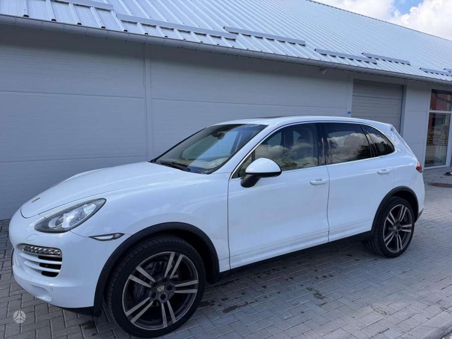 Balts Porsche Cayenne 2012 Kauņa, ar dzinēja tilpumu 2.97 L un nobraukumu 270 tūkst. km par 9500 €, foto 5 vietnē AUTOMOTO.COM.LV