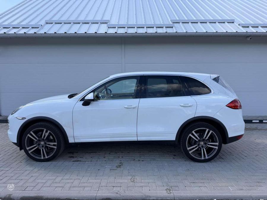 Balts Porsche Cayenne 2012 Kauņa, ar dzinēja tilpumu 2.97 L un nobraukumu 270 tūkst. km par 9500 €, foto 6 vietnē AUTOMOTO.COM.LV