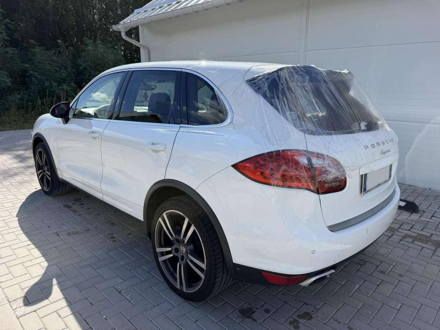 Balts Porsche Cayenne 2012 Kauņa, ar dzinēja tilpumu 2.97 L un nobraukumu 270 tūkst. km par 9500 €, foto 8 vietnē AUTOMOTO.COM.LV