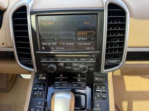Balts Porsche Cayenne 2012 Kauņa, ar dzinēja tilpumu 2.97 L un nobraukumu 270 tūkst. km par 9500 €, foto 14 vietnē AUTOMOTO.COM.LV