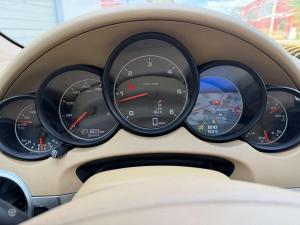 Balts Porsche Cayenne 2012 Kauņa, ar dzinēja tilpumu 2.97 L un nobraukumu 270 tūkst. km par 9500 €, foto 16 vietnē AUTOMOTO.COM.LV