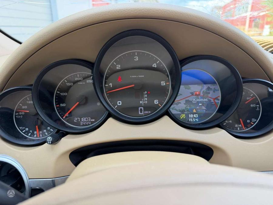 Balts Porsche Cayenne 2012 Kauņa, ar dzinēja tilpumu 2.97 L un nobraukumu 270 tūkst. km par 9500 €, foto 16 vietnē AUTOMOTO.COM.LV