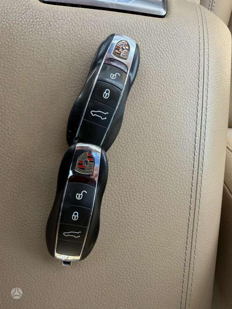 Balts Porsche Cayenne 2012 Kauņa, ar dzinēja tilpumu 2.97 L un nobraukumu 270 tūkst. km par 9500 €, foto 18 vietnē AUTOMOTO.COM.LV