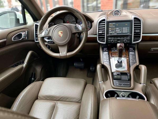 Balts Porsche Cayenne 2013 Klaipėda, ar dzinēja tilpumu 2.97 L un nobraukumu 227 tūkst. km par 18700 €, foto 11 vietnē AUTOMOTO.COM.LV