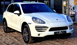 White Porsche Cayenne 2013 in Kretinga, with an engine capacity of 3.00 L and mileage of 274 thousand km for 12499 €, photo 2 on AUTOMOTO.COM.LV