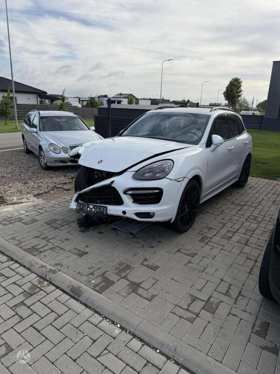 Balts Porsche Cayenne 2013 Kauņa, ar dzinēja tilpumu 4.81 L un nobraukumu 200 tūkst. km par 7800 €, foto 3 vietnē AUTOMOTO.COM.LV