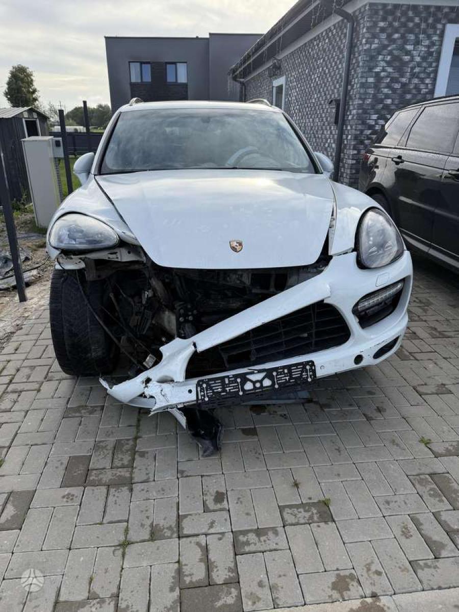 Balts Porsche Cayenne 2013 Kauņa, ar dzinēja tilpumu 4.81 L un nobraukumu 200 tūkst. km par 7800 €, foto 8 vietnē AUTOMOTO.COM.LV