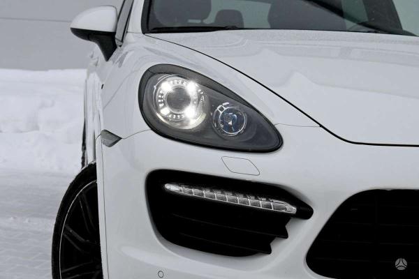 Balts Porsche Cayenne 2013 Kretinga, ar dzinēja tilpumu 3.00 L un nobraukumu 158 tūkst. km par 16499 €, foto 8 vietnē AUTOMOTO.COM.LV