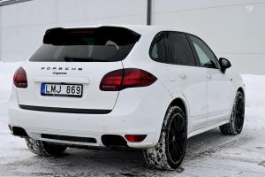 White Porsche Cayenne 2013 in Kretinga, with an engine capacity of 3.00 L and mileage of 158 thousand km for 16499 €, photo 9 on AUTOMOTO.COM.LV