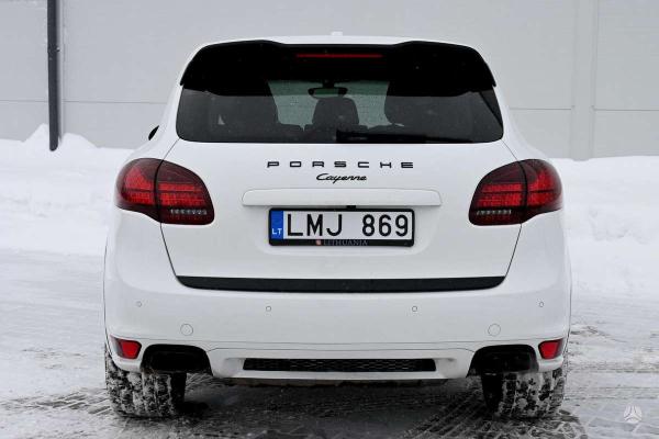 Balts Porsche Cayenne 2013 Kretinga, ar dzinēja tilpumu 3.00 L un nobraukumu 158 tūkst. km par 16499 €, foto 10 vietnē AUTOMOTO.COM.LV