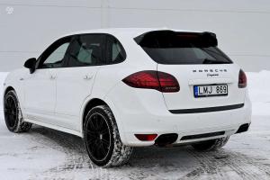 White Porsche Cayenne 2013 in Kretinga, with an engine capacity of 3.00 L and mileage of 158 thousand km for 16499 €, photo 11 on AUTOMOTO.COM.LV