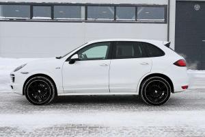 White Porsche Cayenne 2013 in Kretinga, with an engine capacity of 3.00 L and mileage of 158 thousand km for 16499 €, photo 14 on AUTOMOTO.COM.LV