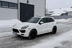 White Porsche Cayenne 2013 in Kretinga, with an engine capacity of 3.00 L and mileage of 158 thousand km for 16499 €, photo 15 on AUTOMOTO.COM.LV