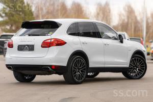 White Porsche Cayenne 2013 in Jelgava, with an engine capacity of 3.00 L and mileage of 99 thousand km for 19922 €, photo 5 on AUTOMOTO.COM.LV