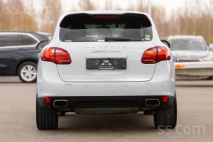 White Porsche Cayenne 2013 in Jelgava, with an engine capacity of 3.00 L and mileage of 99 thousand km for 19922 €, photo 6 on AUTOMOTO.COM.LV