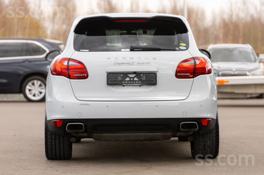White Porsche Cayenne 2013 in Jelgava, with an engine capacity of 3.00 L and mileage of 99 thousand km for 19922 €, photo 6 on AUTOMOTO.COM.LV