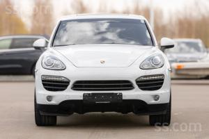 White Porsche Cayenne 2013 in Jelgava, with an engine capacity of 3.00 L and mileage of 99 thousand km for 19922 €, photo 7 on AUTOMOTO.COM.LV