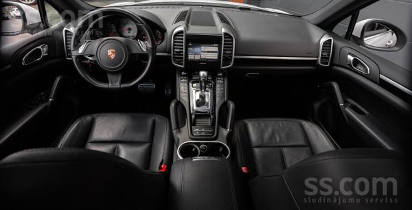 Balts Porsche Cayenne 2013 Jelgava, ar dzinēja tilpumu 3.00 L un nobraukumu 99 tūkst. km par 19922 €, foto 7 vietnē AUTOMOTO.COM.LV