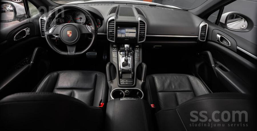 White Porsche Cayenne 2013 in Jelgava, with an engine capacity of 3.00 L and mileage of 99 thousand km for 19922 €, photo 8 on AUTOMOTO.COM.LV