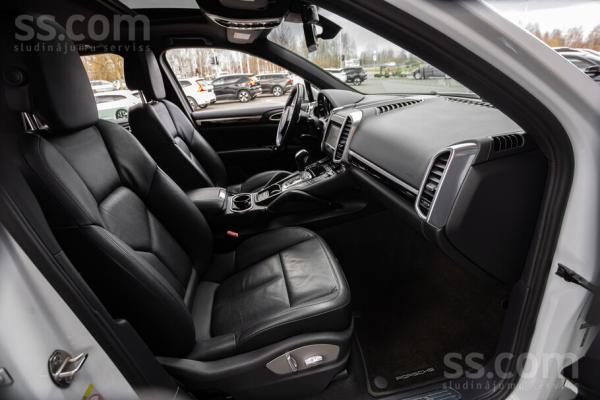 Balts Porsche Cayenne 2013 Jelgava, ar dzinēja tilpumu 3.00 L un nobraukumu 99 tūkst. km par 19922 €, foto 9 vietnē AUTOMOTO.COM.LV