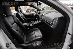 White Porsche Cayenne 2013 in Jelgava, with an engine capacity of 3.00 L and mileage of 99 thousand km for 19922 €, photo 10 on AUTOMOTO.COM.LV