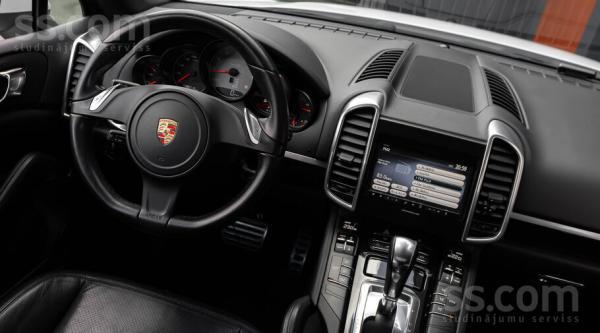 Balts Porsche Cayenne 2013 Jelgava, ar dzinēja tilpumu 3.00 L un nobraukumu 99 tūkst. km par 19922 €, foto 10 vietnē AUTOMOTO.COM.LV