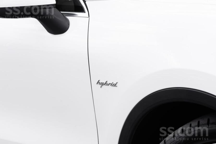 White Porsche Cayenne 2013 in Jelgava, with an engine capacity of 3.00 L and mileage of 99 thousand km for 19922 €, photo 24 on AUTOMOTO.COM.LV