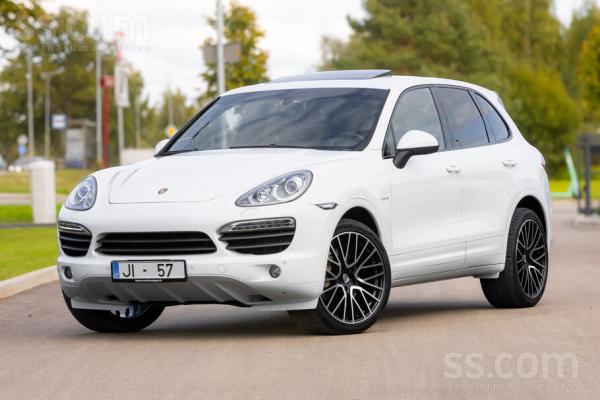 Porsche Cayenne 2013 Jelgava vietnē Balts Porsche Cayenne 2013 Jelgava, ar dzinēja tilpumu 3.00 L un nobraukumu 102 tūkst. km par 20800 €, foto 3 vietnē AUTOMOTO.COM.LV