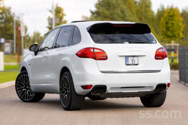 Porsche Cayenne 2013 Jelgava vietnē Balts Porsche Cayenne 2013 Jelgava, ar dzinēja tilpumu 3.00 L un nobraukumu 102 tūkst. km par 20800 €, foto 4 vietnē AUTOMOTO.COM.LV