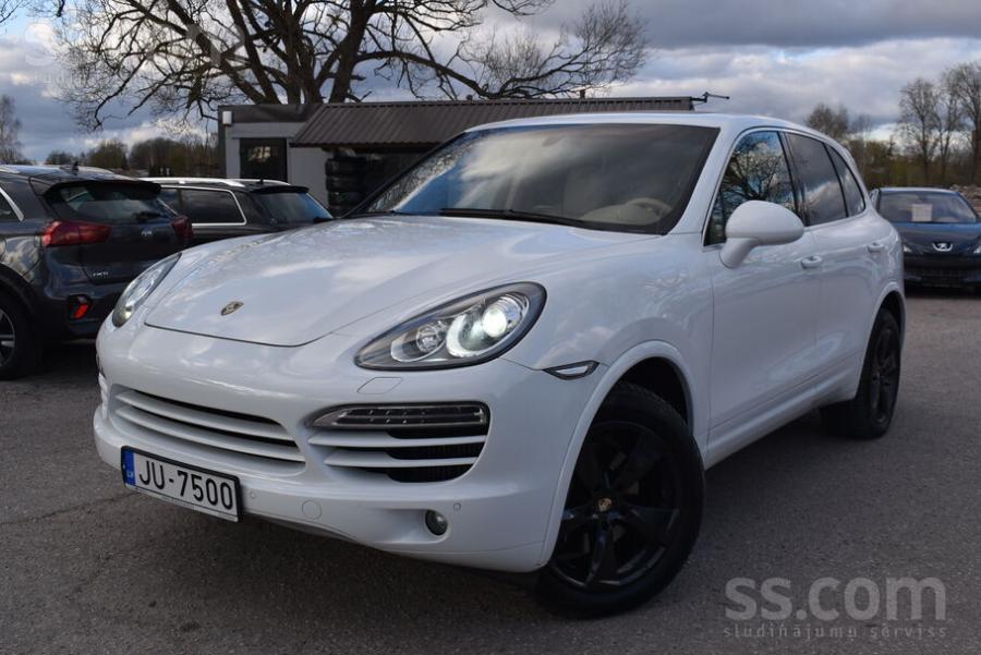 White Porsche Cayenne 2013 in Kuldiga, with an engine capacity of 3.00 L and mileage of 0 thousand km for 21750 €, photo 1 on AUTOMOTO.COM.LV