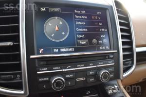 White Porsche Cayenne 2013 in Kuldiga, with an engine capacity of 3.00 L and mileage of 0 thousand km for 21750 €, photo 14 on AUTOMOTO.COM.LV