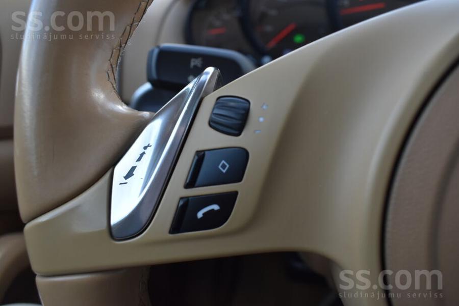 White Porsche Cayenne 2013 in Kuldiga, with an engine capacity of 3.00 L and mileage of 0 thousand km for 21750 €, photo 20 on AUTOMOTO.COM.LV